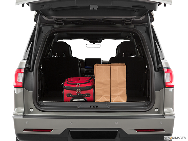 2020 Lincoln Navigator: Price, Review, Photos and Specs - Read This ...