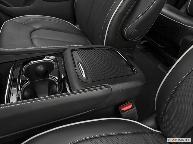 2021 Chrysler Pacifica Hybrid: Reviews, Price, Specs, Photos and Trims ...